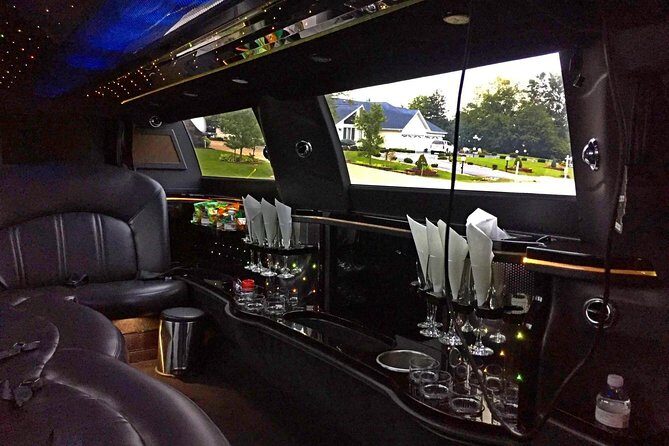 Chicago 2-Hour Sightseeing Transfer by Luxury Stretch Limo - What Can Travelers Expect?