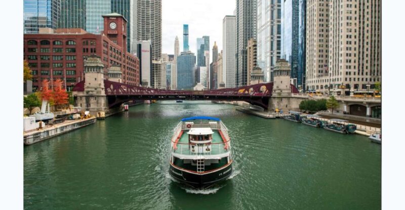 Chicago: Architecture Boat Tour with Drinks - Who Should Consider This Tour?