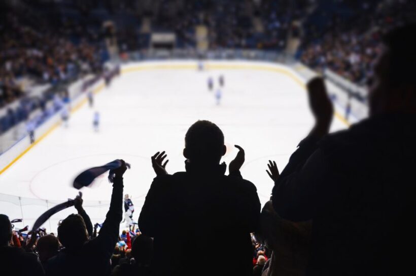 Chicago: Chicago Blackhawks NHL Game Ticket at United Center - Who Will Love This Experience?