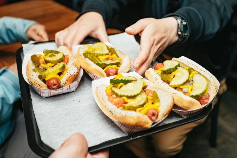 Chicago: Classic Food and Walking Tour with Free Bike/Kayak - An Overview of the Experience