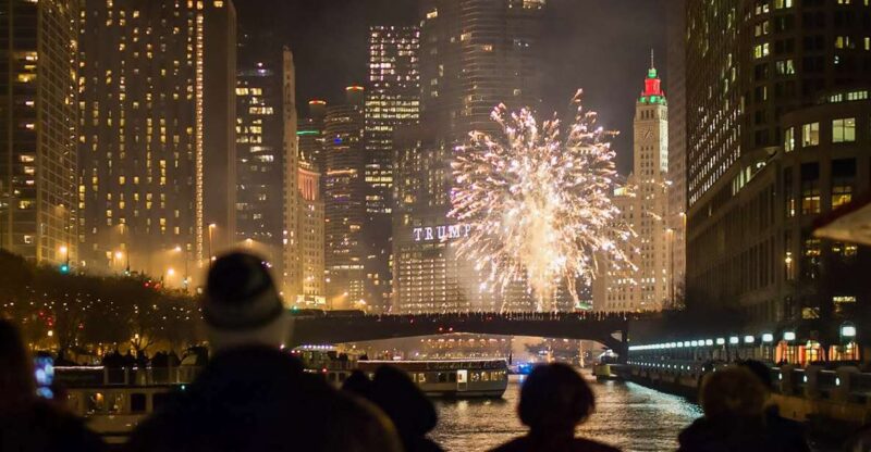 Chicago: Fireworks Cruise with Lake or River Viewing Options - Key Points
