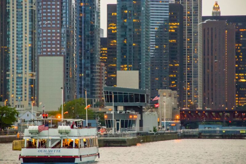 Chicago: Fireworks Cruise with Lake or River Viewing Options - Authentic Traveler Perspectives
