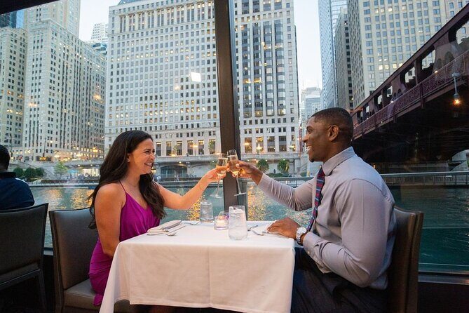 Chicago Fireworks Premier Plus Dinner Cruise on the Chicago River - An In-Depth Look at the Chicago Fireworks Premier Plus Dinner Cruise