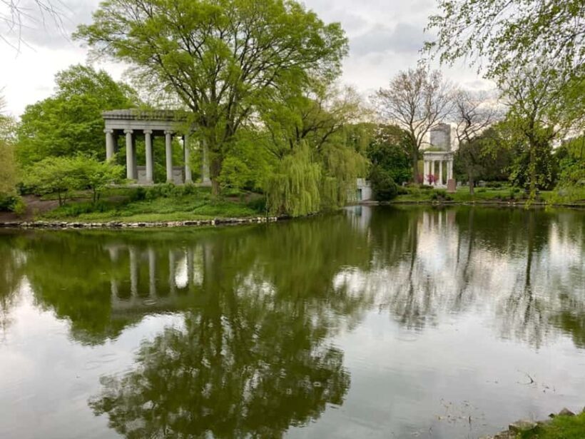 Chicago: Graceland Cemetery Guided Walking Tour - A Deep Dive into the Experience