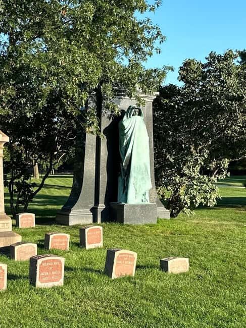 Chicago: Graceland Cemetery Guided Walking Tour - Who Will Appreciate This Tour?