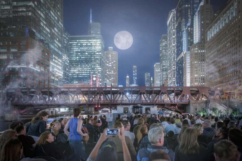 Chicago: Historic Gangsters & Twilight Tales Night Cruise - An Overview of the Experience