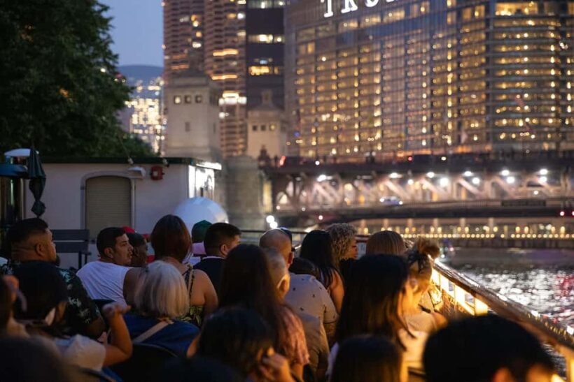 Chicago: Historic Gangsters & Twilight Tales Night Cruise - The Dark Side of Chicago