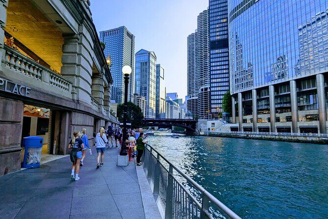 Chicago Magnificent Mile Scavenger Hunt Walking Tour and Game - The Experience: What to Expect on the Magnificent Mile Scavenger Hunt