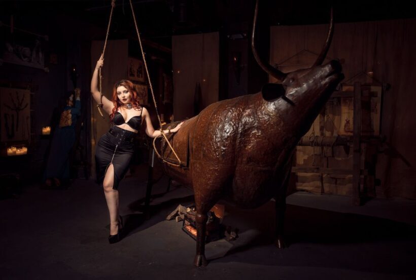 Chicago: Medieval Torture Museum Ticket with Ghost Hunting - Key Points
