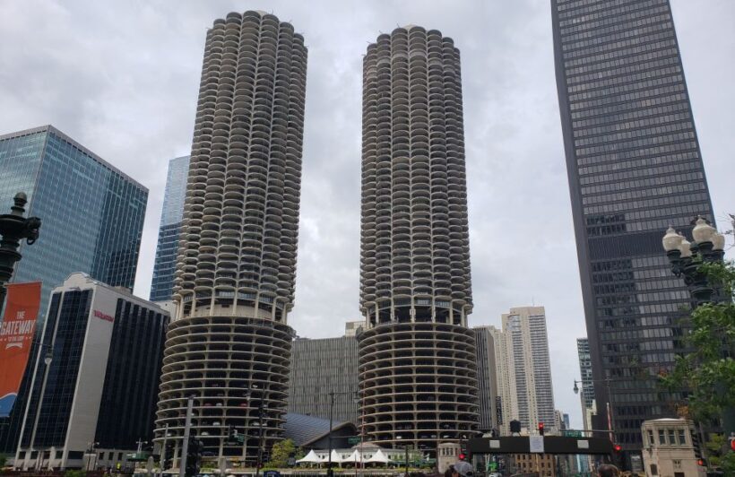 Chicago: Must See Chicago 90 minute Walking Tour - The Value of the Guided Experience and Exhibits