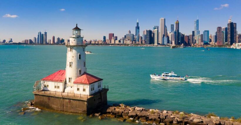 Chicago: Narrated Sightseeing River and Lake Cruise - An Introduction to the Experience