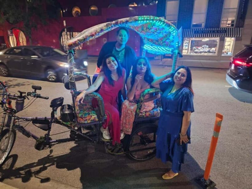 Chicago: Pedicab Tour with Music and Sights - Key Points