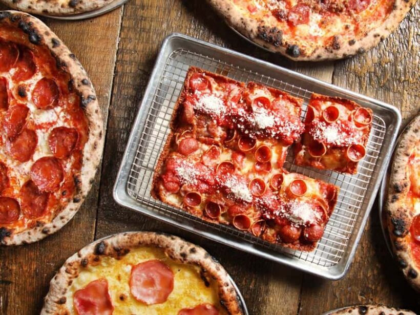 Chicago: Pizza Walking or Bus Tour - Key Points