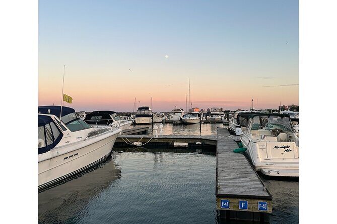 Chicago Private Boat Rental - Explore Chicago's Skyline & Waters - Key Points