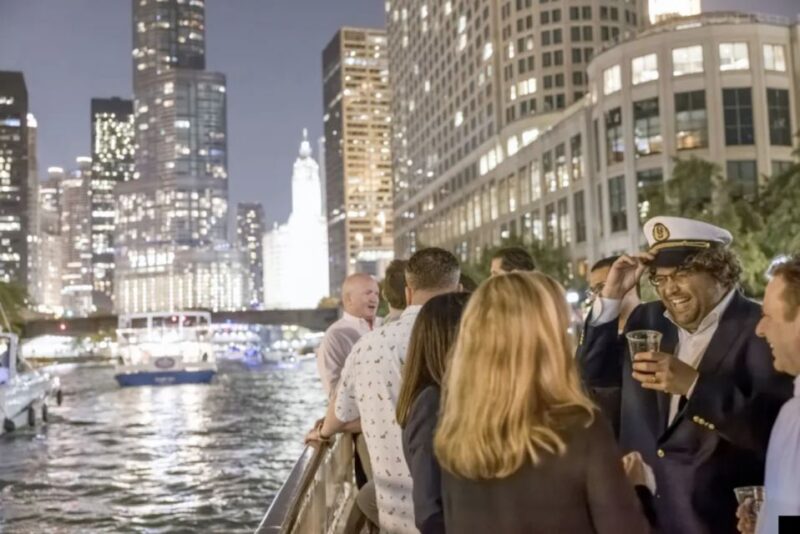 Chicago River: Guided Sunset Cocktail & Architecture Tour - Detailed Breakdown of the Itinerary