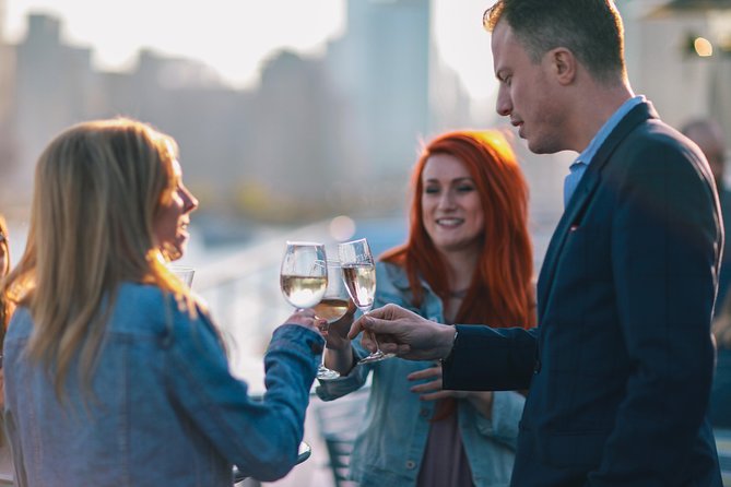 Chicago Signature Lunch Cruise on Lake Michigan - The Atmosphere: Intimate and Casual