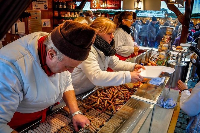 Chicago-Style Holiday Hike: Festive Food and Walking Tour - What to Expect on the Tour