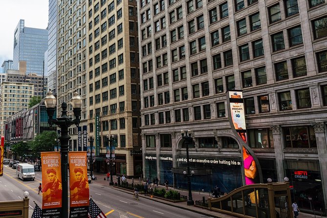 Chicago Walking Tour: A Walk Through Time - Hampton Inn & Chicago Motor Club