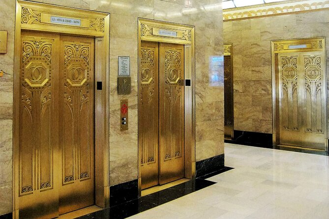 Chicago Walking Tour: Art Deco Skyscrapers Riverfront - The Experience in Practice