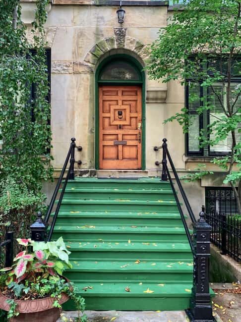 Chicago: Workers Cottages of Oldtown Triangle Walking Tour - Key Points