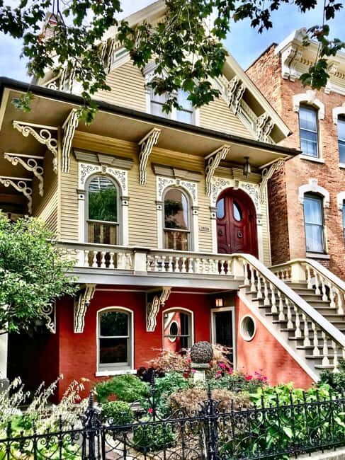 Chicago: Workers Cottages of Oldtown Triangle Walking Tour - The Experience of the Tour