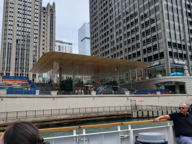 Chicago's Modern Skyscrapers Guided Walking Tour - Iconic Buildings and Design Highlights