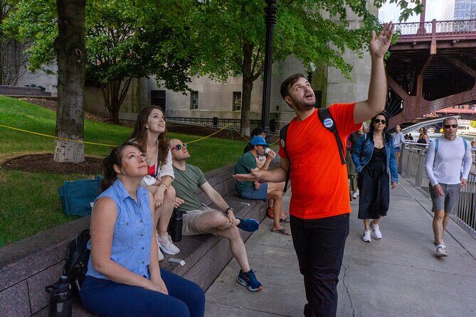 Chicago's Riverwalk & History 2 Hour Small Group Walking Tour - Final stops: Marina City (again) and the Jewelers Building (10 minutes)