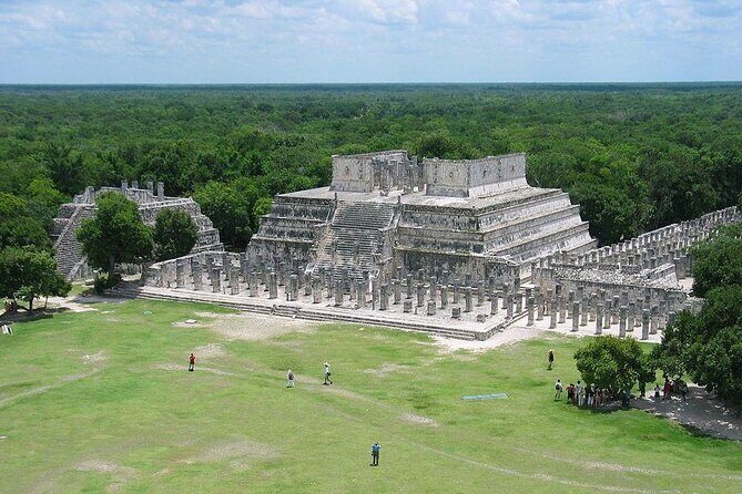 Chichen Itza Classic Tour only from Cancun - Lunch and Local Flavors: From Buffet to Street Food