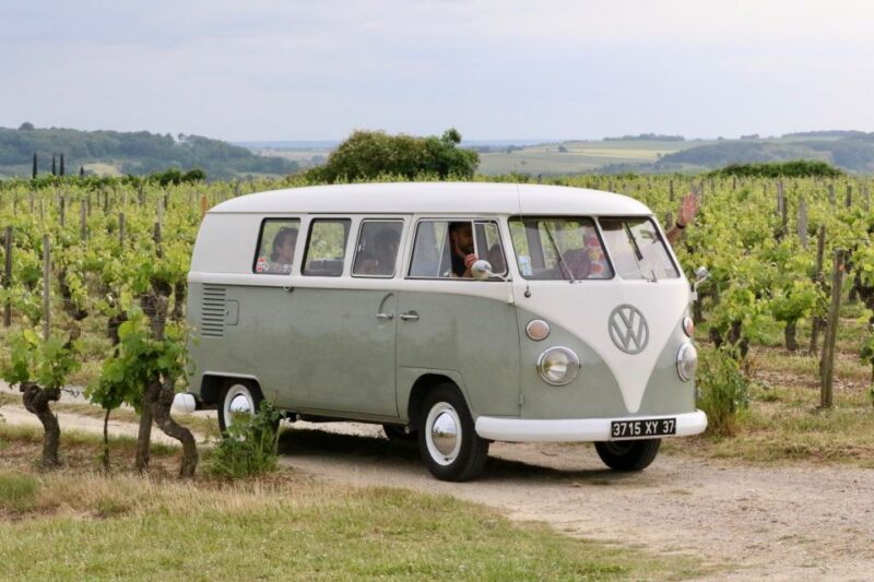 Chinon Vintage Tour: Tour the town in a Combi VW - Chinon Vintage Tour: Tour the town in a Combi VW