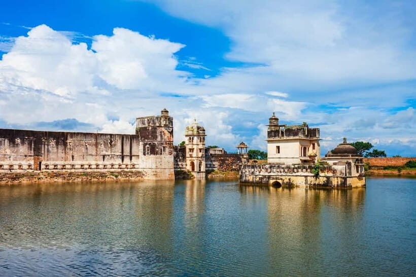 Chittorgarh Fort Tour with Pushkar Drop from Udaipur - Key Points