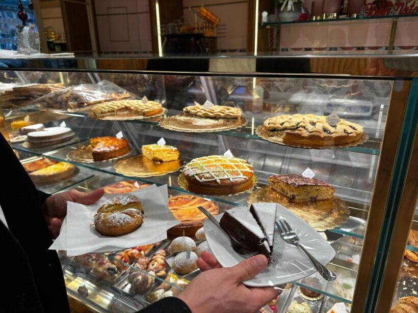 Chocolate and Pastry tasting tour in Napoli Old Town - Key Points