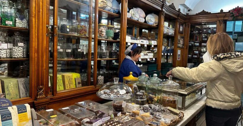 Chocolate and Pastry tasting tour in Napoli Old Town - Practical Tips and Considerations