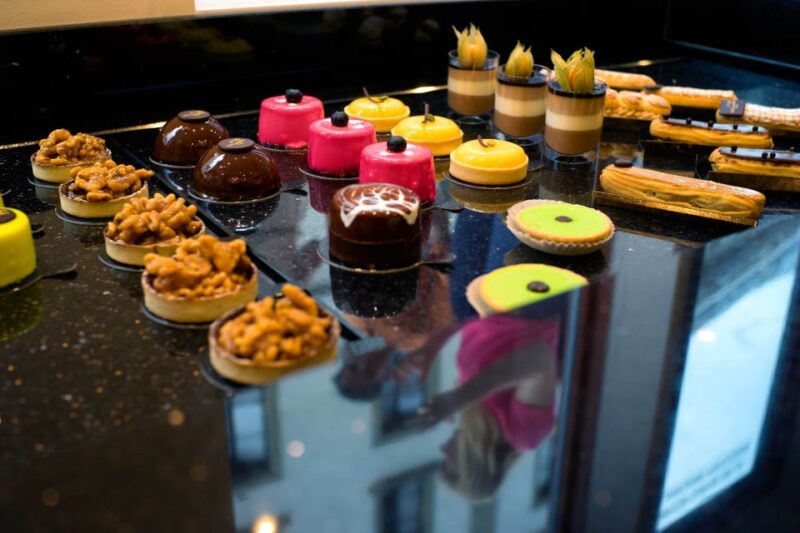 Chocolate Flavors Walking Tour of Geneva - Key Points