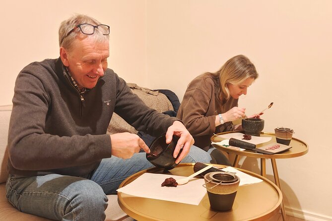 Chocolate History Workshop Ghent: Make Your Own Chocolate - Crafting Your Personalized Chocolate Bar