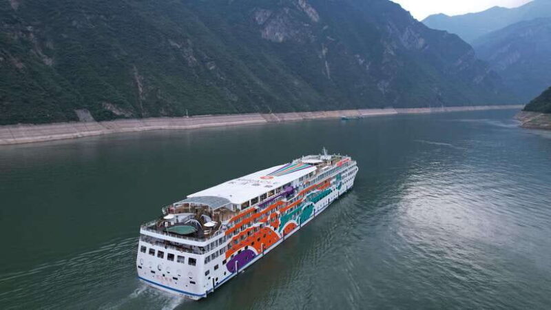 Chongqing: All Inclusive Yangtze Miracle Luxury 4D3N Cruise - Onboard Experience and Service