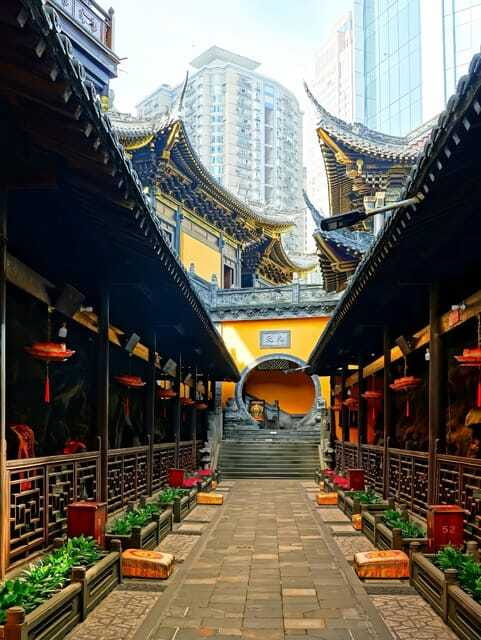 Chongqing deep explore 10 sights & typical lunch and dinner - FAQs