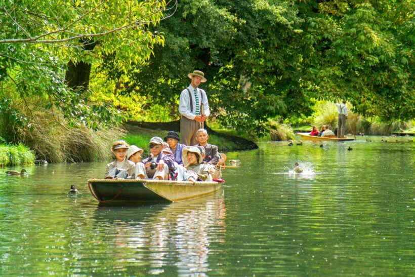 Christchurch: Gondola Ticket and Punt Ride on the Avon River - Exploring the Experience in Detail