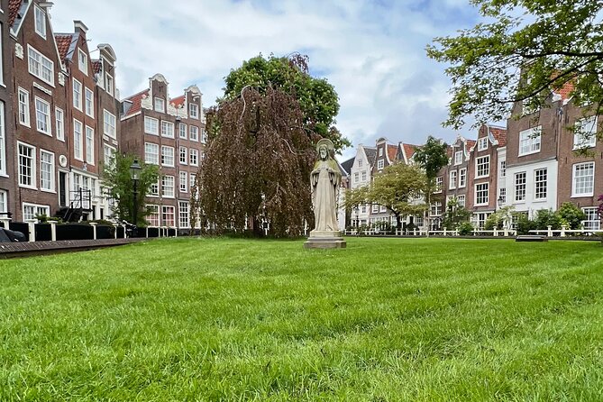 Christmas in Amsterdam: Historical Self-Guided Walking Tour - Key Points