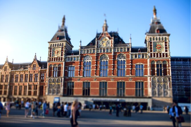 Christmas in Amsterdam: Historical Self-Guided Walking Tour - Accessibility and Accommodations