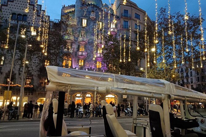 Christmas Lights Tour of Barcelona in Private Eco Tuk Tuk - Authentic Experiences and What You Can Expect