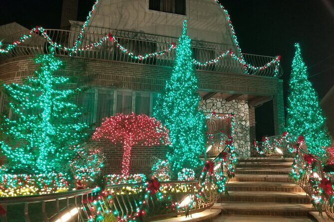 Christmas Lights Tour of Dyker Heights Brooklyn - The Experience: What to Expect