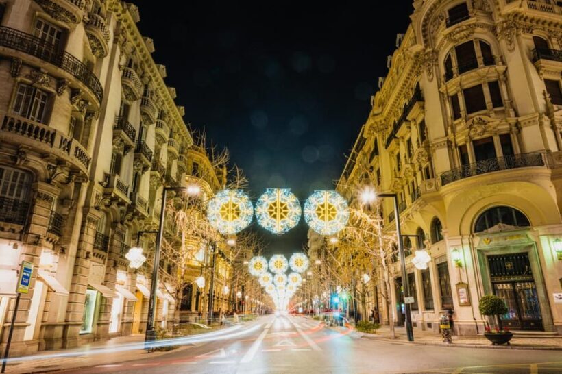 Christmas Magic: Walking Granadas Historic Highlights - The Experience of Walking Granada During Christmas