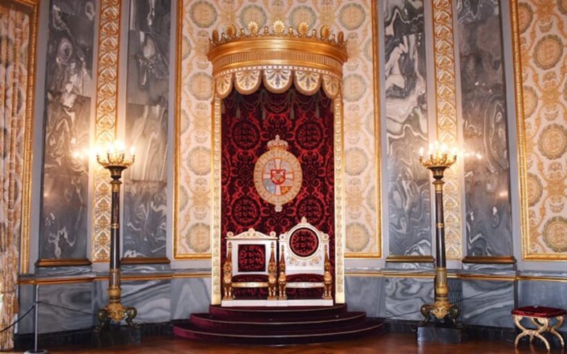 Chrtistiansborg Palace Tour in Spanish - Key Points