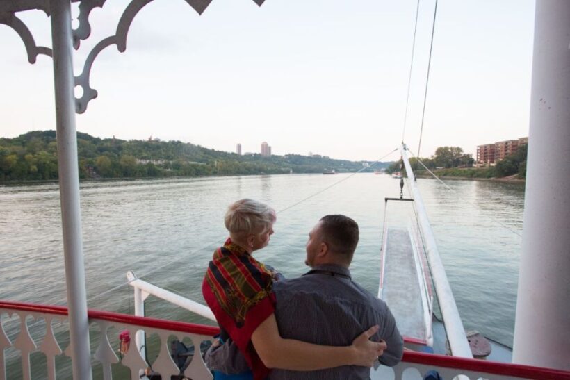 Cincinnati: Ohio River Cruise with Buffet Dinner - The Experience in Detail