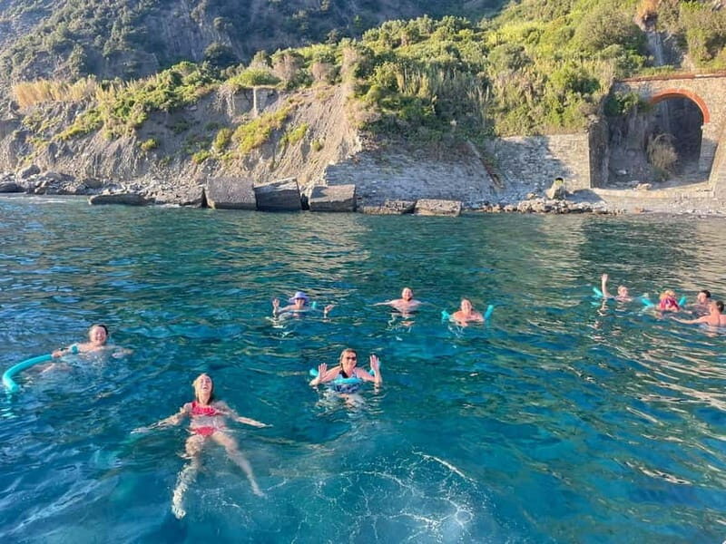 Cinque Terre boat tour with a traditional ligurian gozzo - Setting the Scene for Your Cinque Terre Sea Adventure