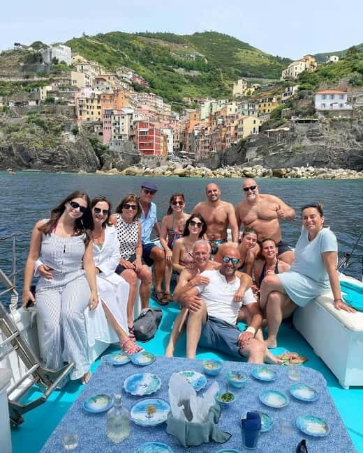 Cinque Terre boat tour with a traditional ligurian gozzo - FAQ