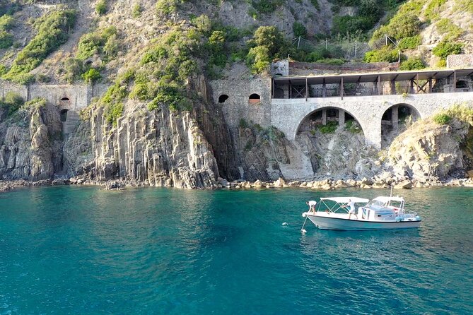 Cinque Terre Boat Tours Experience - Savoring Local Delicacies: Onboard Aperitif