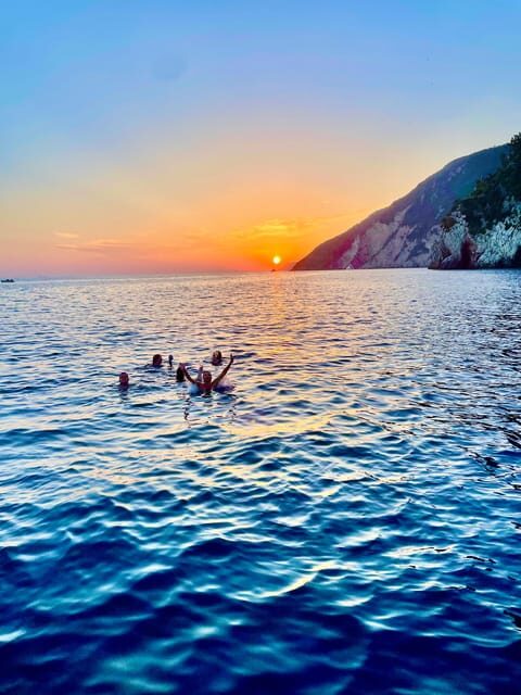 Cinque Terre Giro in Barca 4/8 ore con cibo e bevande - Why a Boat Tour in Cinque Terre Is Special