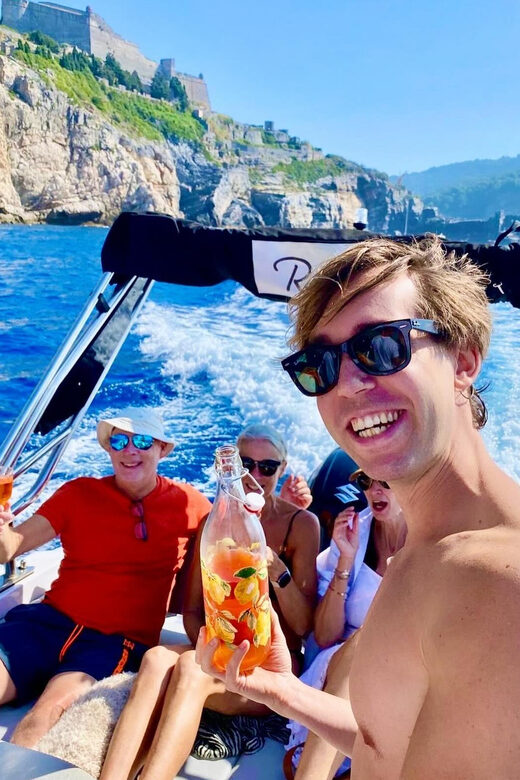 Cinque Terre Giro in Barca 4/8 ore con cibo e bevande - What to Expect on the Tour