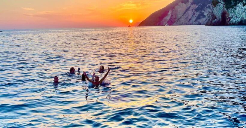 Cinque Terre Giro in Barca 4/8 ore con cibo e bevande - The Itinerary: A Closer Look